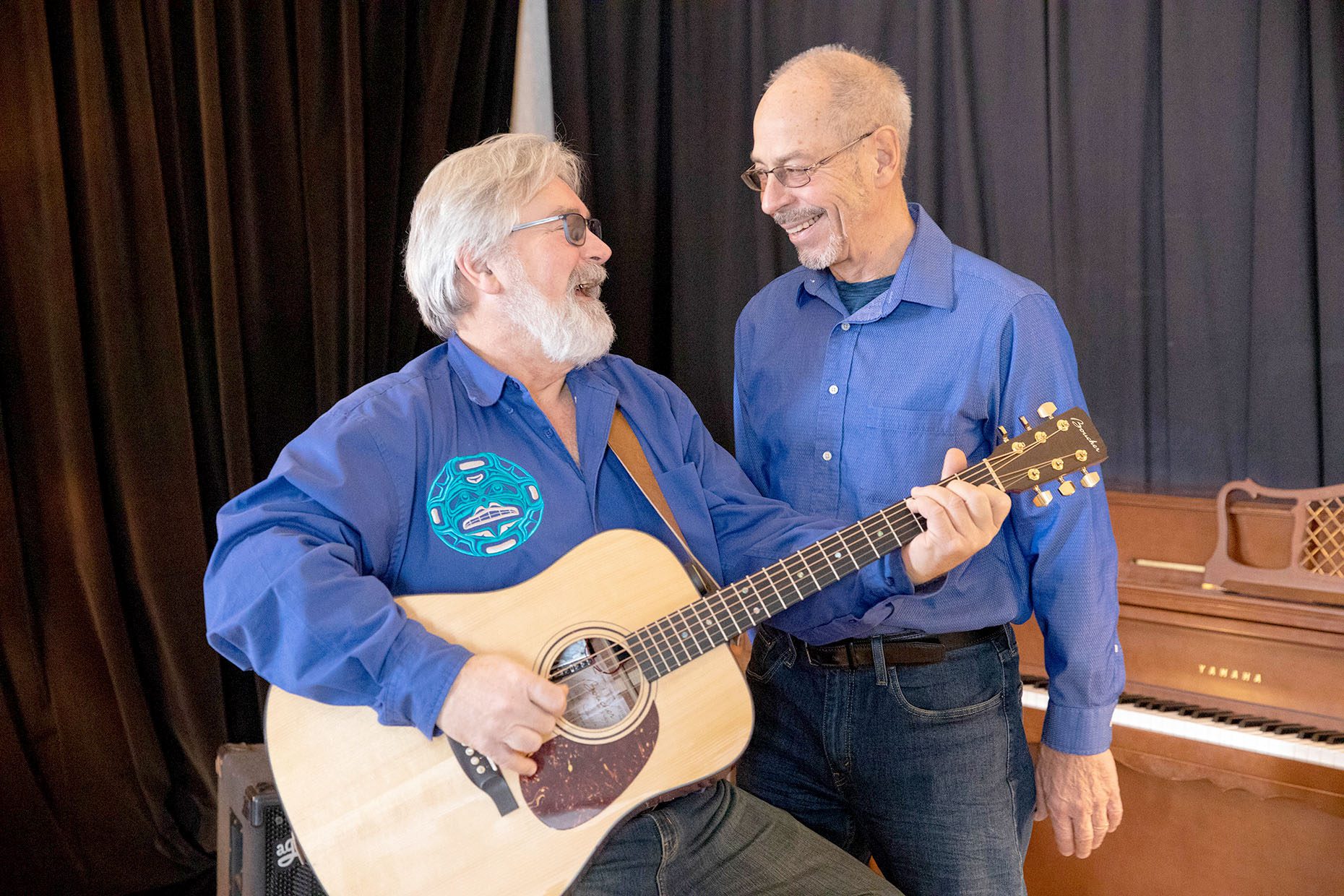 La joie vibrante de vieux complices - La Liberté